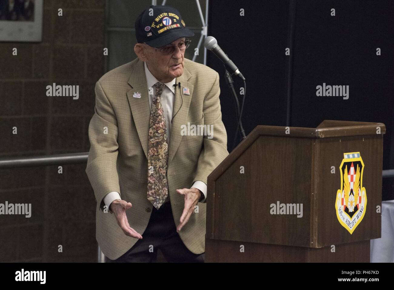 World War II infantry veteran Alan Moskin speaks to and meets with ...