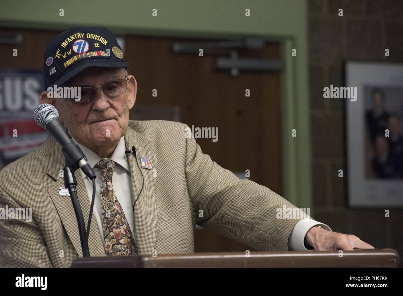 World War II infantry veteran Alan Moskin speaks to and meets with ...