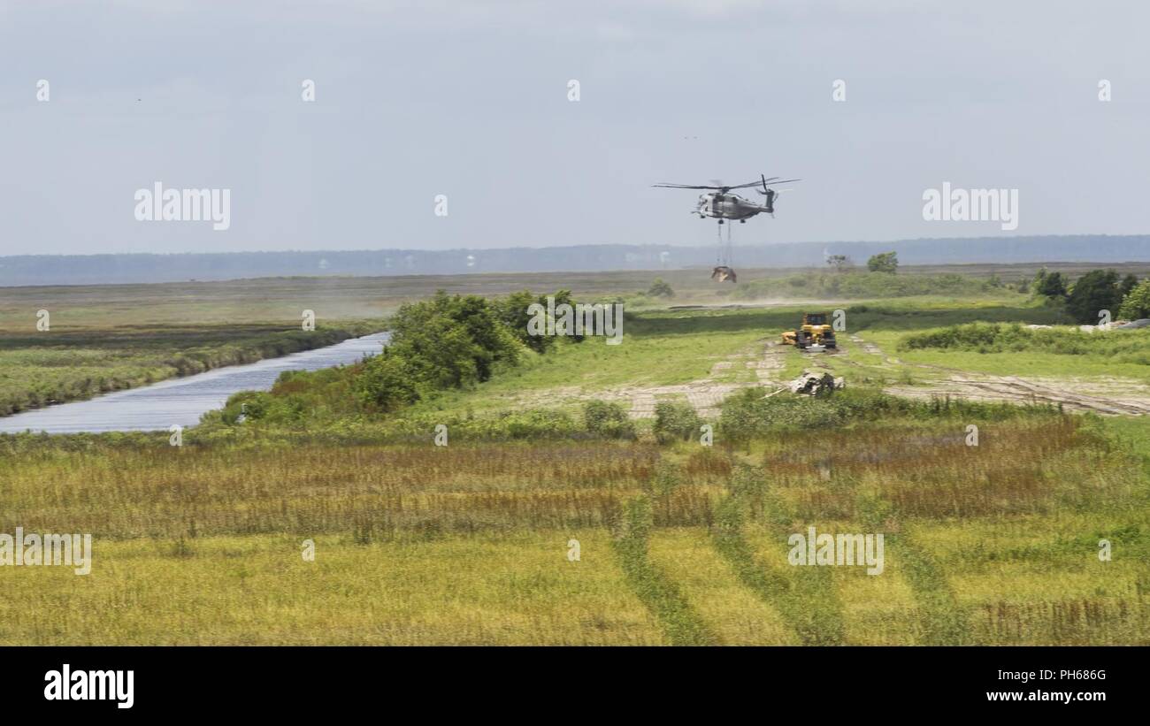 U.S. Marines with Marine Heavy Helicopter Squadron 464 conduct an ...