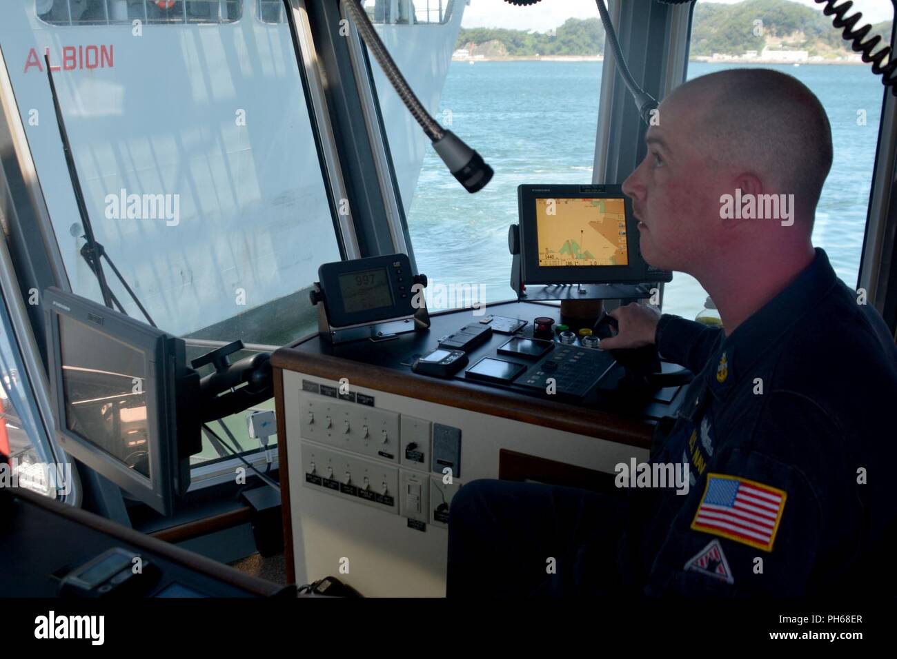 Hms valiant hi-res stock photography and images - Alamy