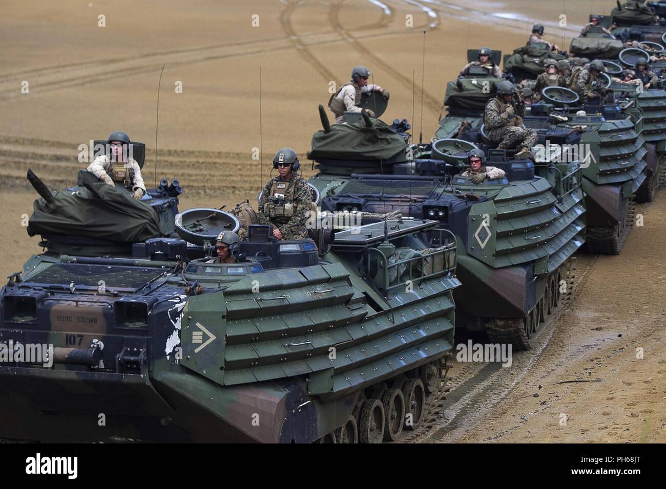 U.S. Marines with Echo Company, Battalion Landing Team, 2nd Battalion ...