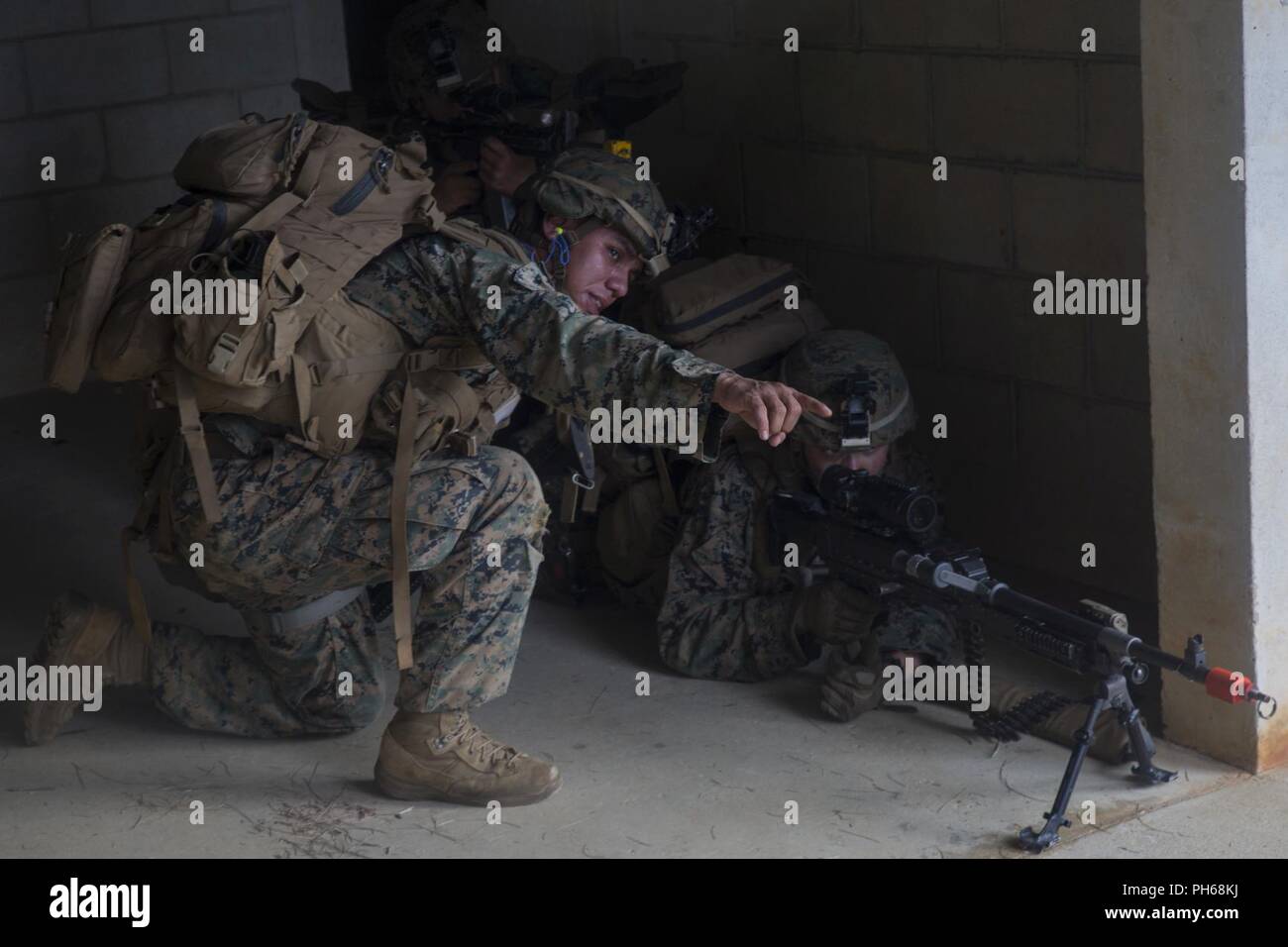 Machine gun team hi-res stock photography and images - Alamy