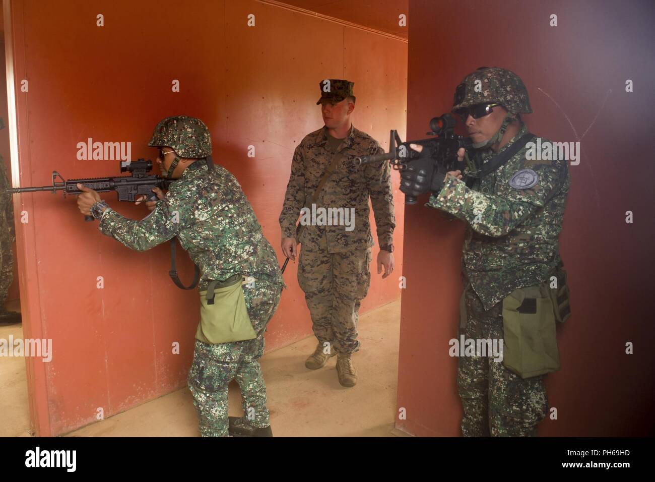 MARINE CORPS BASE HAWAII (June 28, 2018) Philippine Marines practice ...