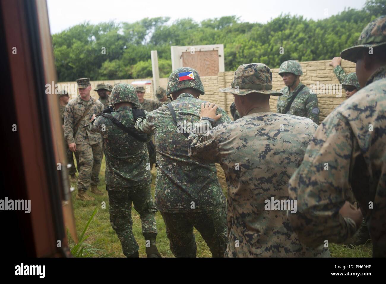 MARINE CORPS BASE HAWAII (June 28, 2018) Philippine and U.S. Marines ...