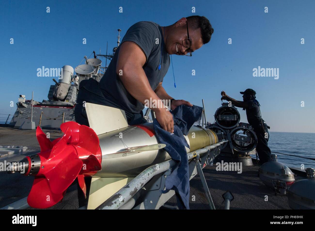 Gunner’s Mate Seaman Apprentice Mason Mendiola wipes down a Mark 46 ...
