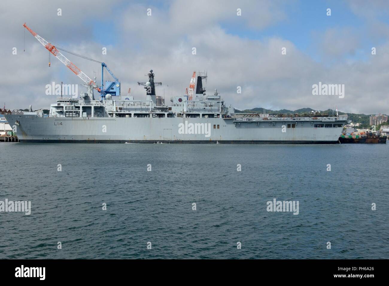 Royal navy lcu landing craft hi-res stock photography and images - Alamy