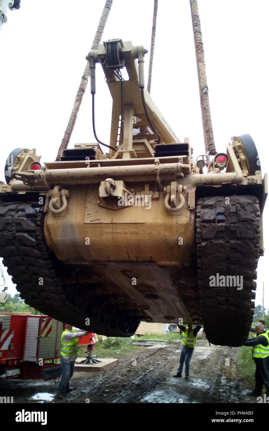 M88a2 hercules recovery vehicle hi-res stock photography and images - Alamy