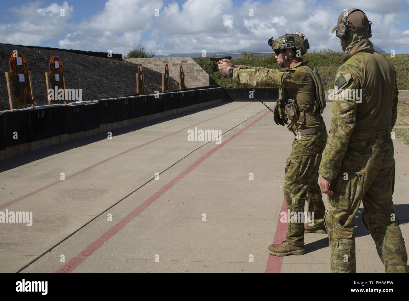 Australian army training facility hi-res stock photography and images ...