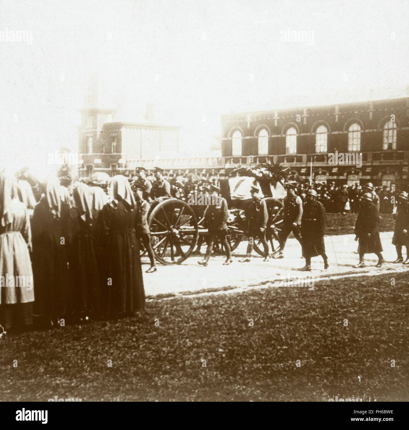 Edith cavell funeral hi-res stock photography and images - Alamy