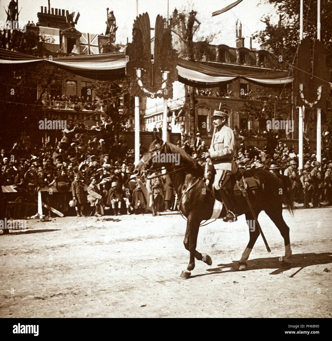 Victory parade ww1 hi-res stock photography and images - Alamy