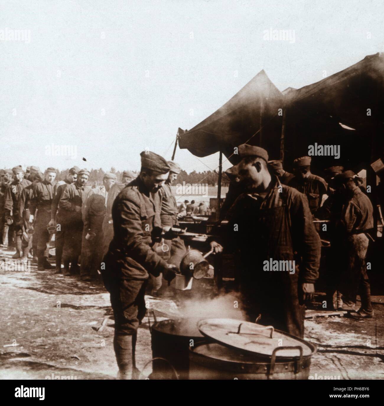 World war i mobile field kitchen hi-res stock photography and images ...