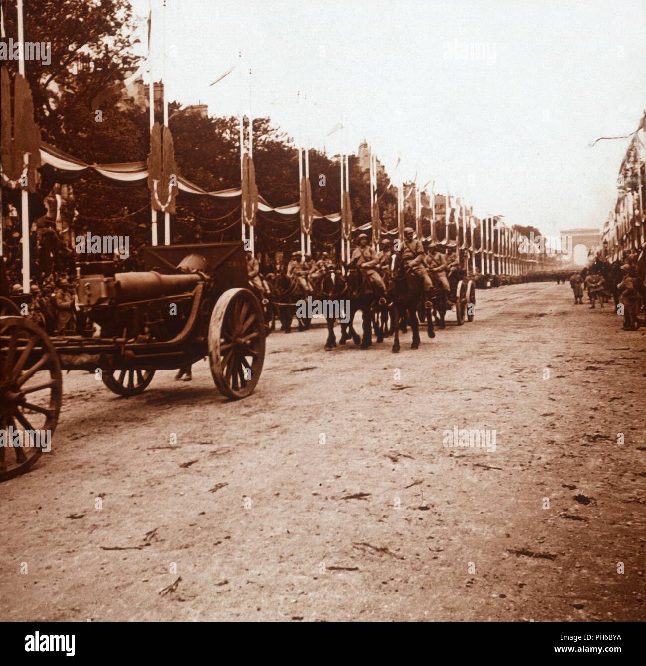 Paris gun ww1 hi-res stock photography and images - Alamy