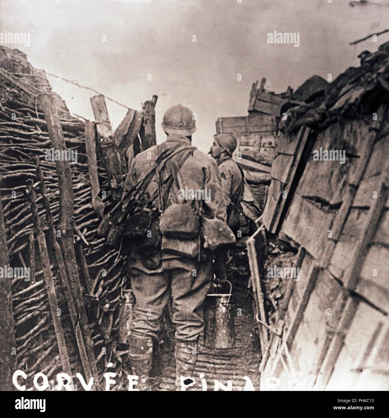 First world war soldiers cooking hi-res stock photography and images ...