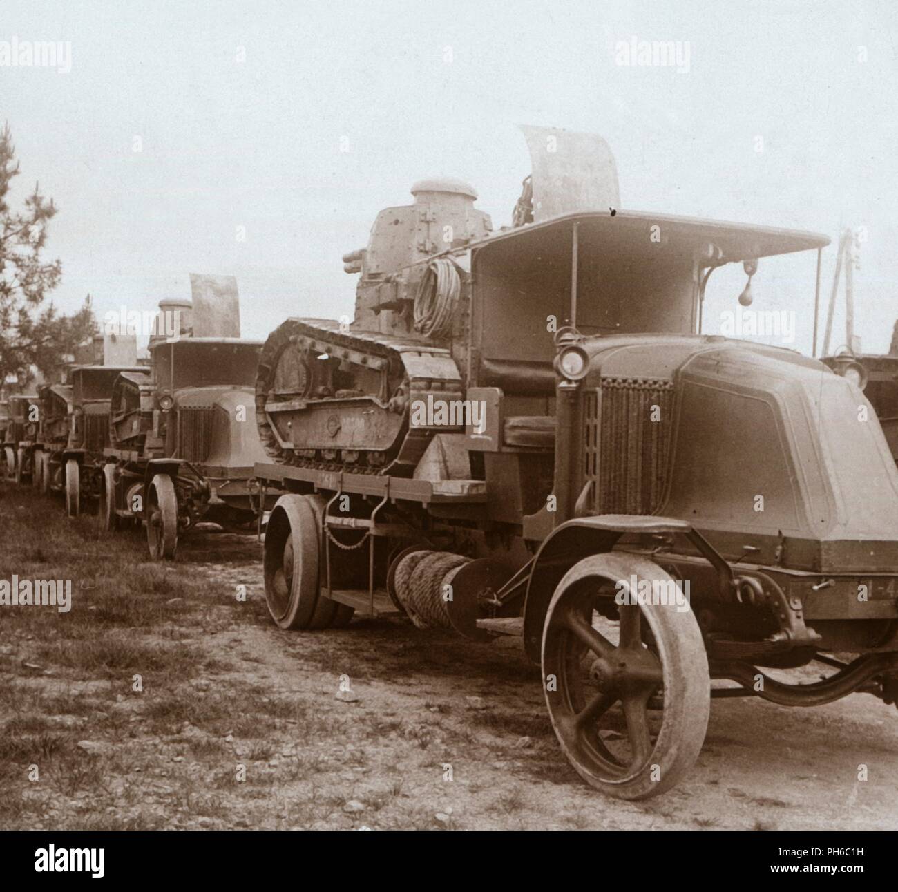 Ww1 lorry hi-res stock photography and images - Alamy