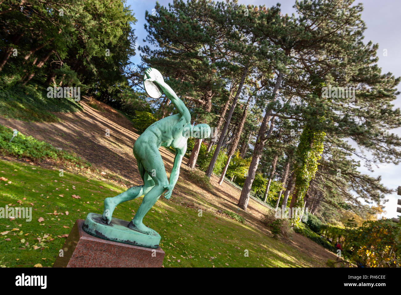 Bronze copy of Myron of Eleutherae's "Discobolus" (discus thrower) in ...