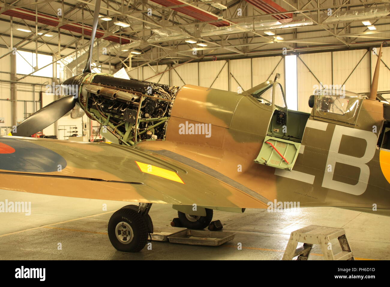 Spitfire wing guns hi-res stock photography and images - Alamy