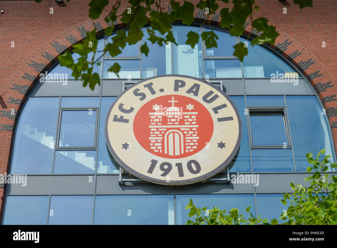St pauli football stadium hamburg hi-res stock photography and images ...