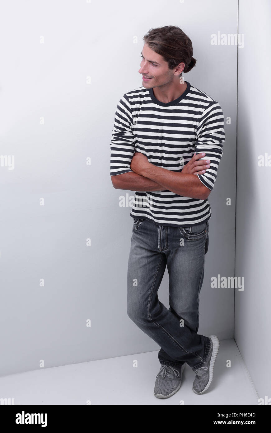 Man standing facing wall hi-res stock photography and images - Alamy