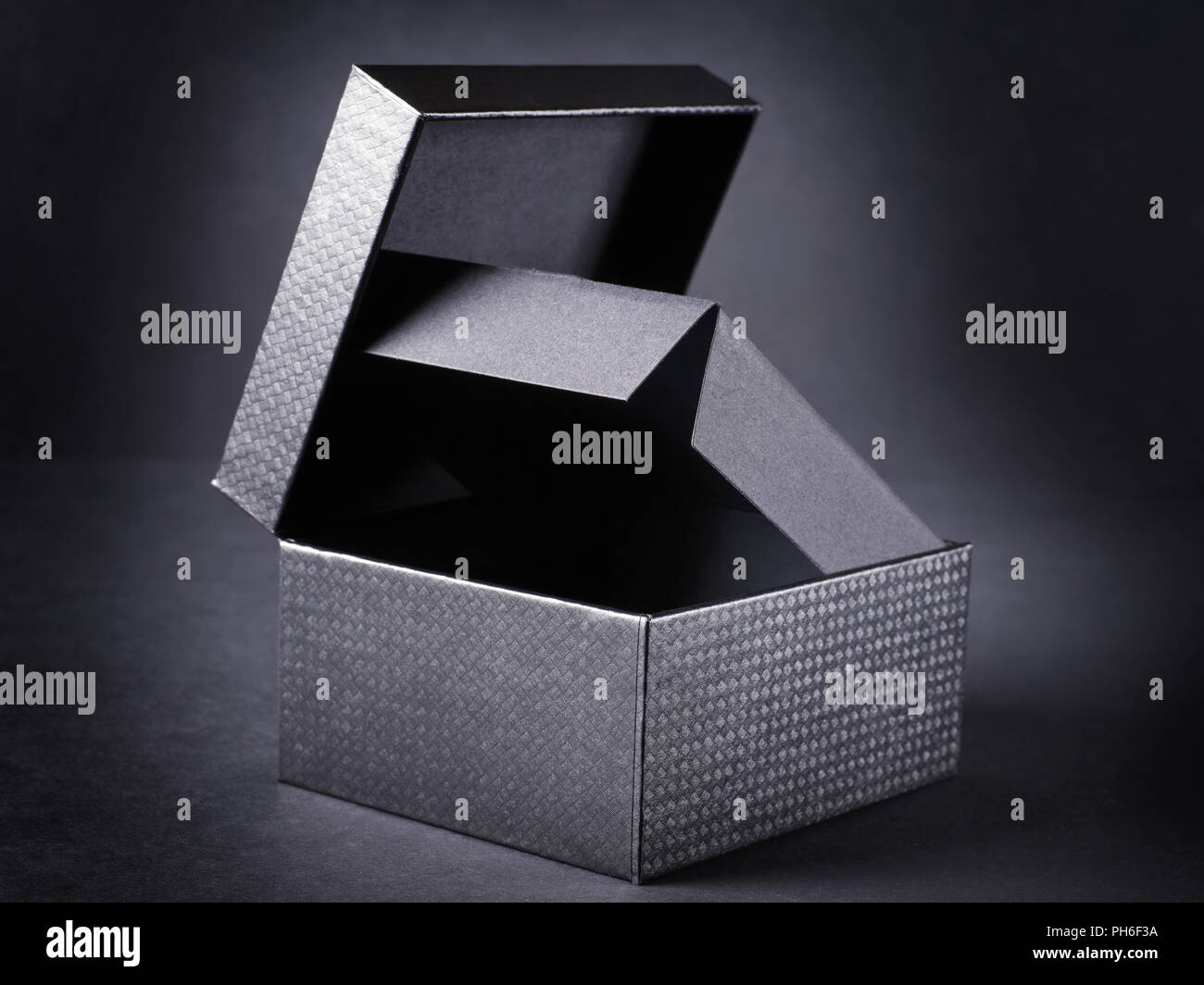 Open black square box hi-res stock photography and images - Alamy