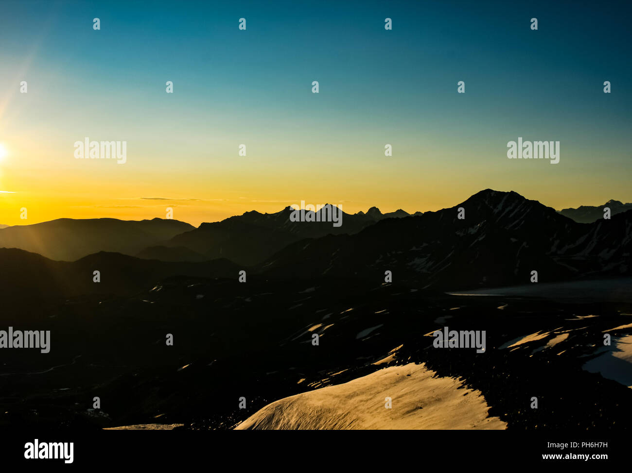 Scree gravel border hi-res stock photography and images - Alamy