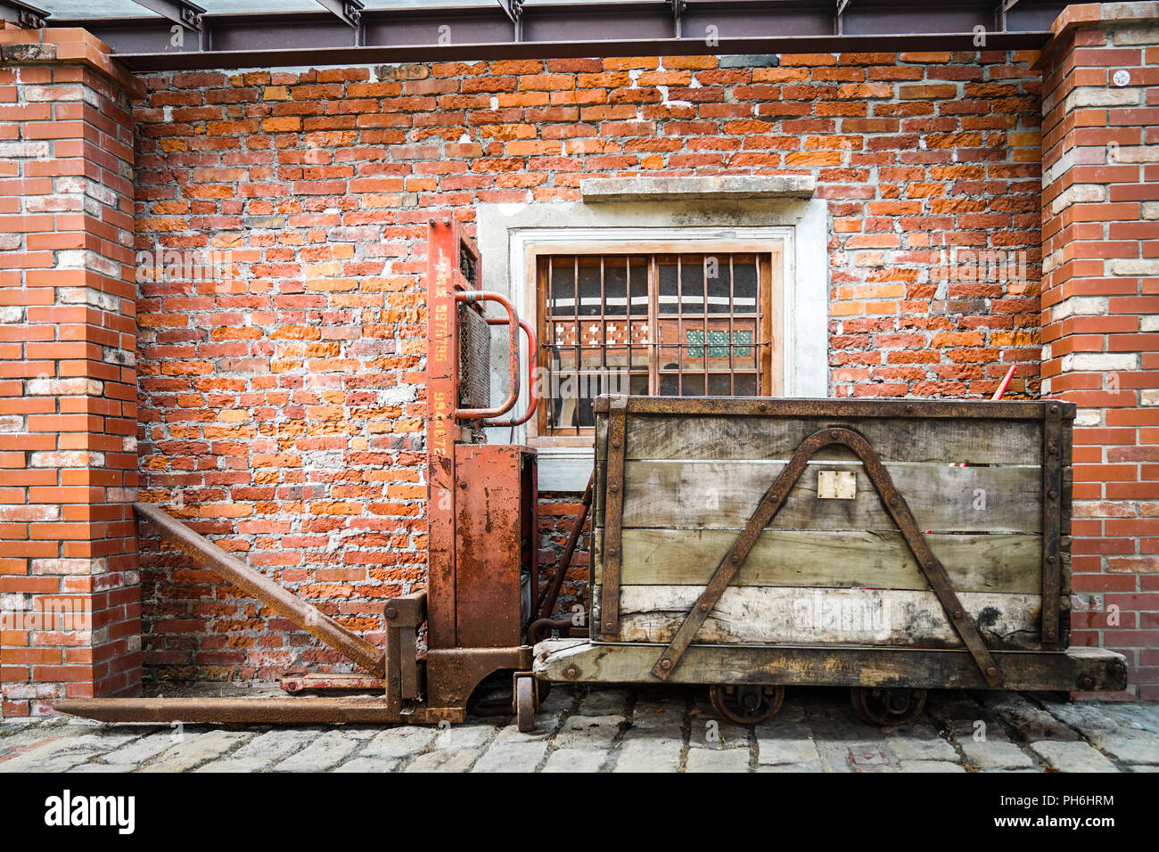 Red brick steam train hi-res stock photography and images - Alamy