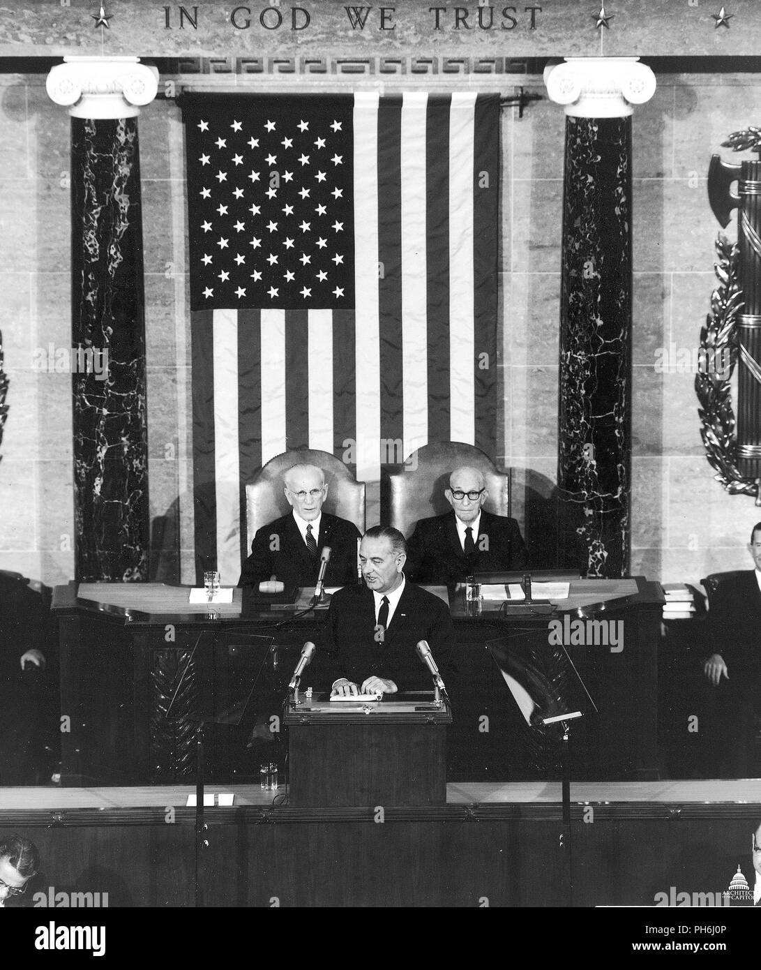 President lyndon b johnson 1965 Black and White Stock Photos & Images ...