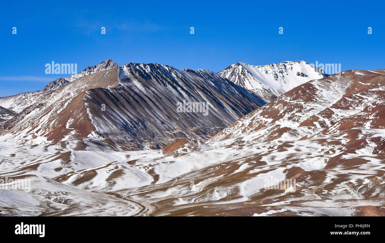 Dramatic landscapes of the mountains of the Cordillera de Lipez, in Sur ...