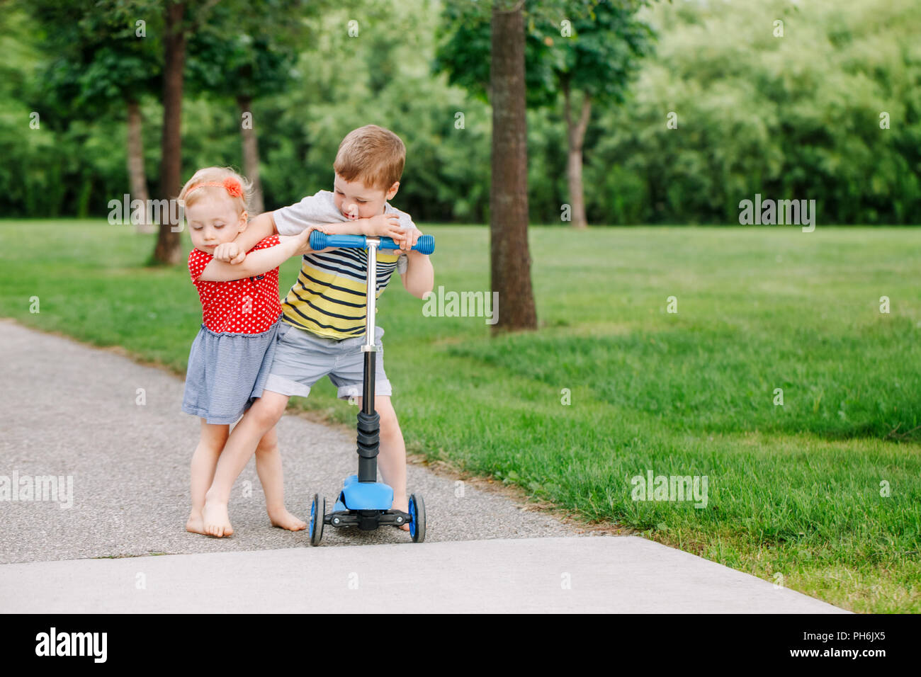 Children Hitting Each Other Why Does My Child Hit And How Can I Help