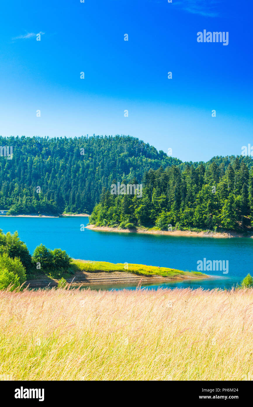 Croatian mountains and lakes landscape - beautiful shore lagoon and ...