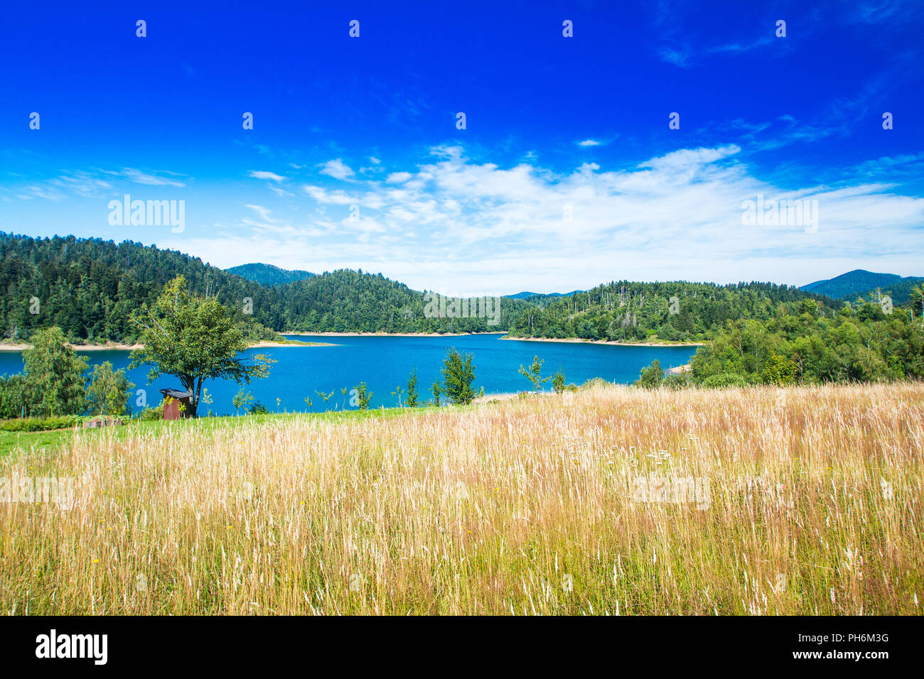 Croatian mountains and lakes landscape - beautiful shore lagoon and ...