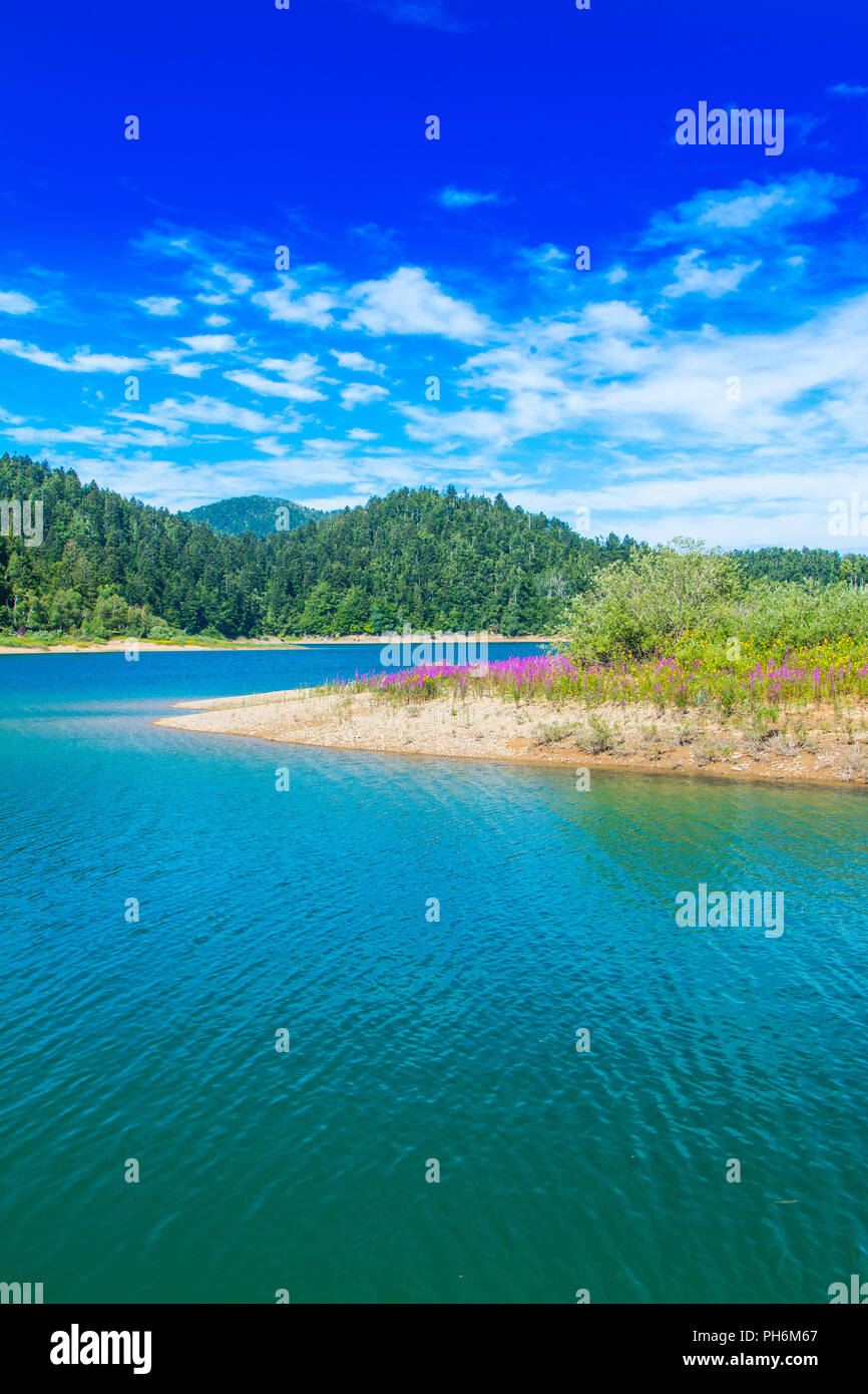 Croatian mountains and lakes landscape - beautiful shore lagoon and ...