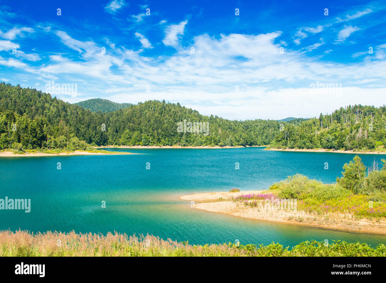 Croatian mountains and lakes landscape - beautiful shore lagoon and ...