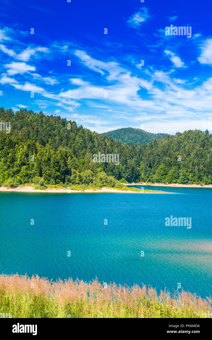 Croatian mountains and lakes landscape - beautiful shore lagoon and ...
