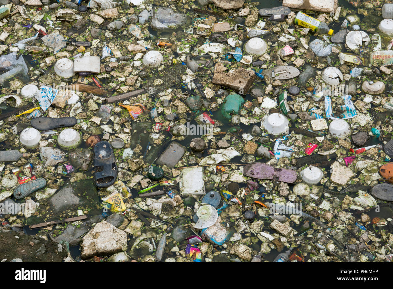 Plastic water bottles garbage hi-res stock photography and images - Alamy