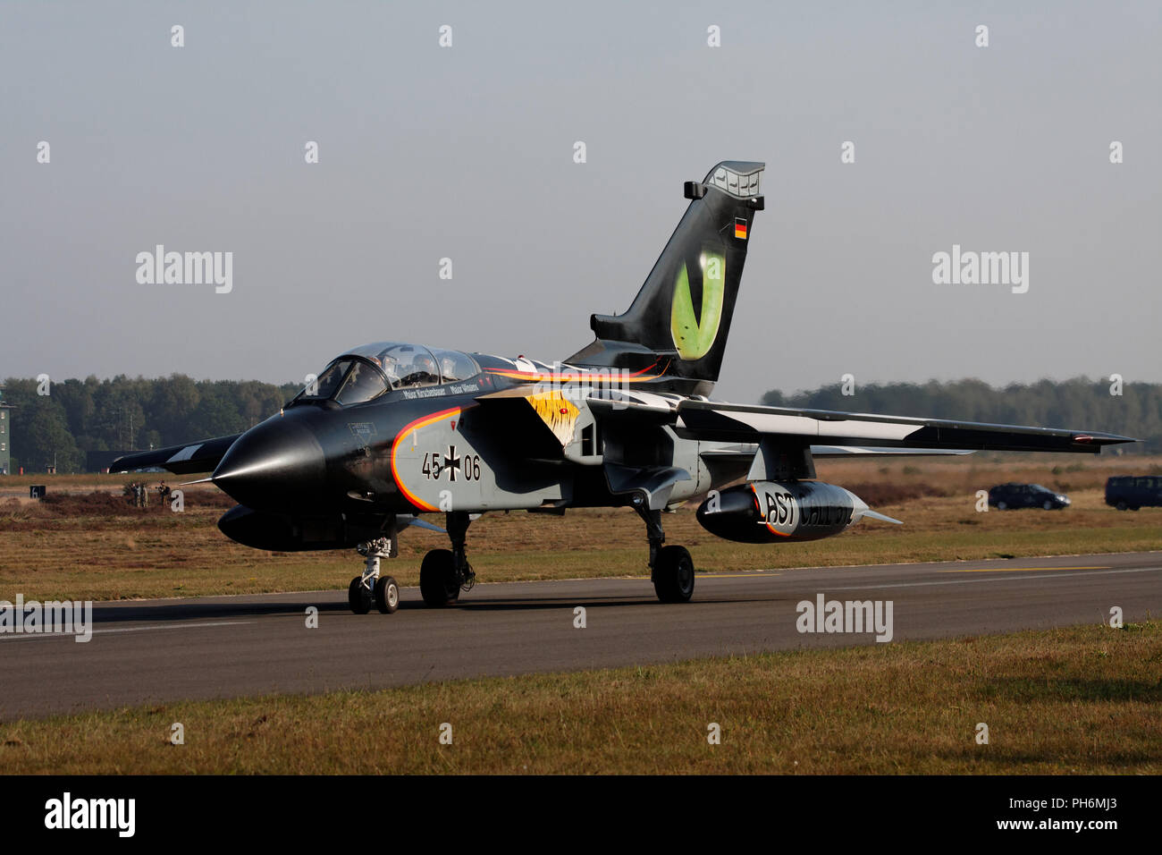 Tiger meet hi-res stock photography and images - Alamy