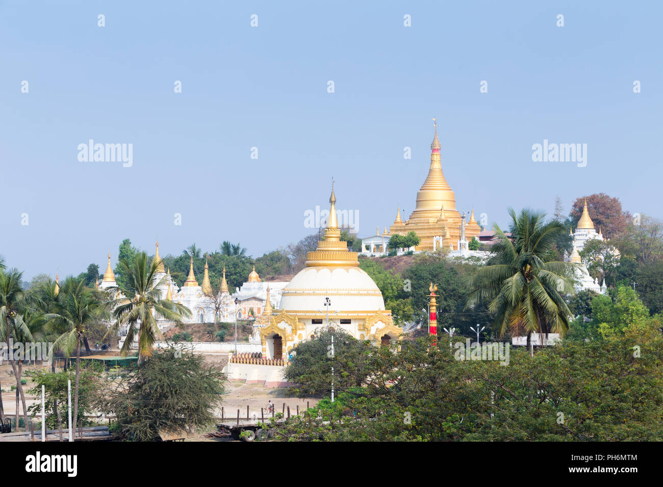 Mandalay temples hi-res stock photography and images - Alamy