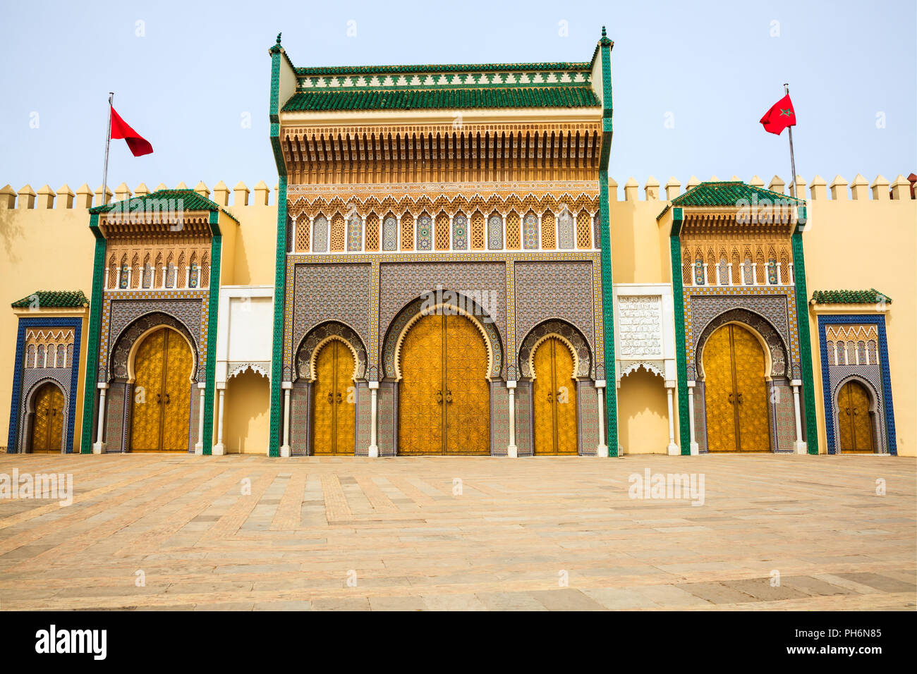 Doorway moroccan palace morocco hi-res stock photography and images - Alamy