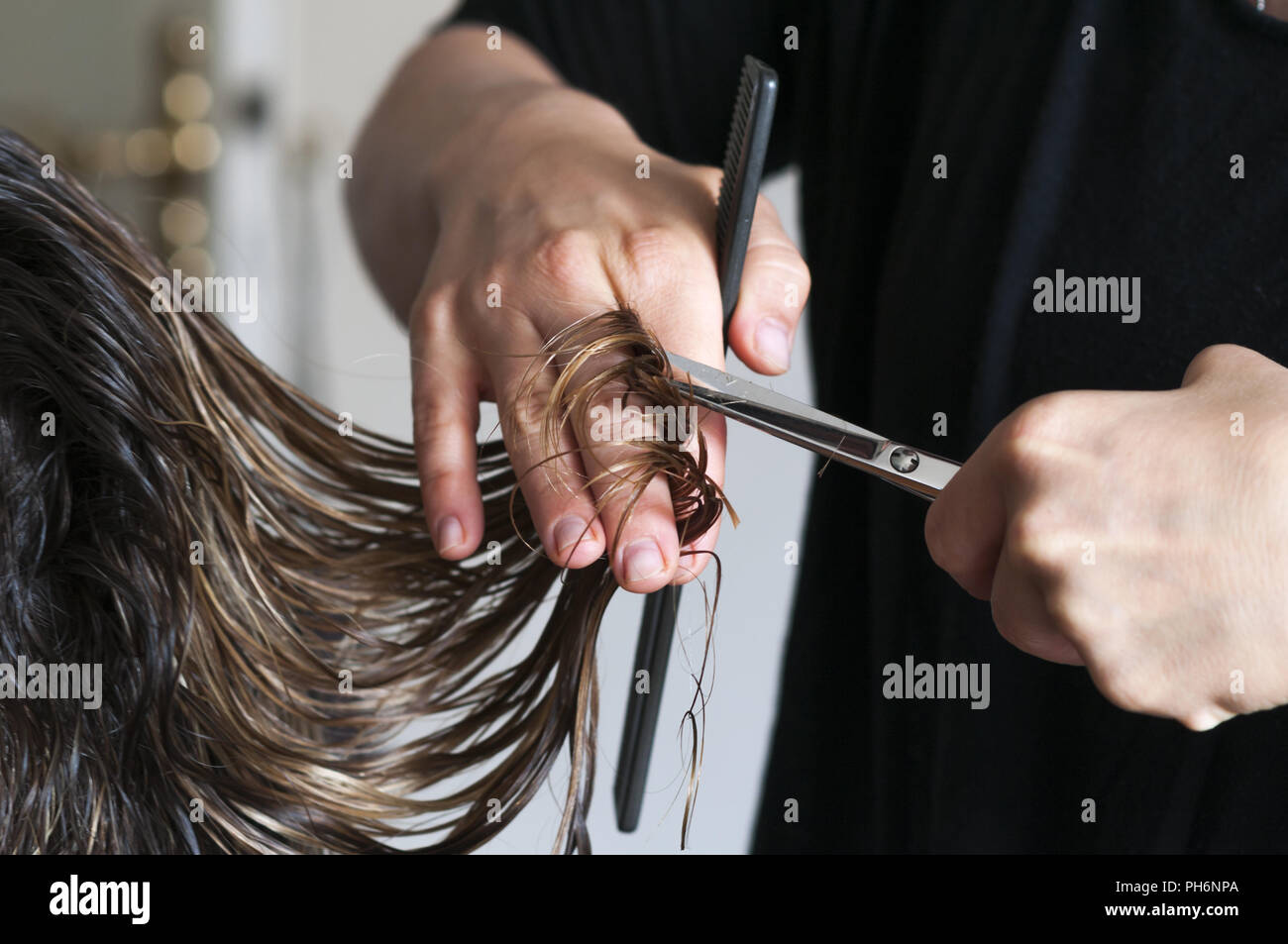 Girls cutting hair hi-res stock photography and images - Alamy