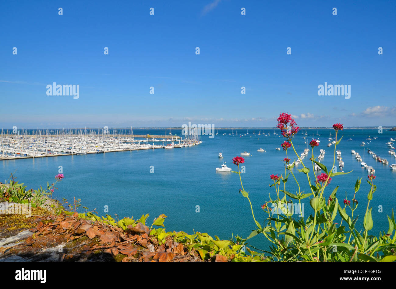 Summer holiday Atlantic sea beach Stock Photo - Alamy