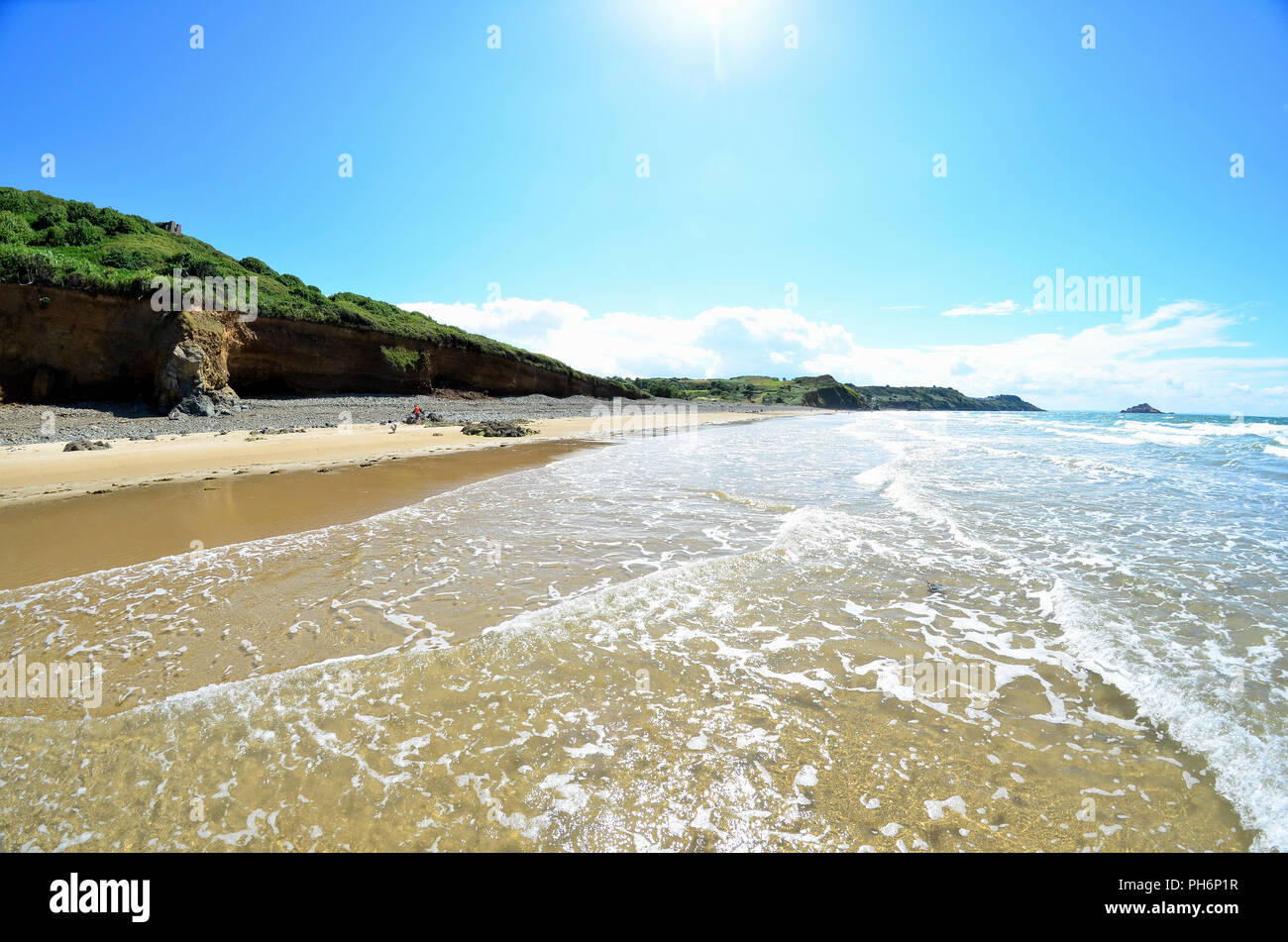Summer holiday Atlantic sea beach Stock Photo - Alamy