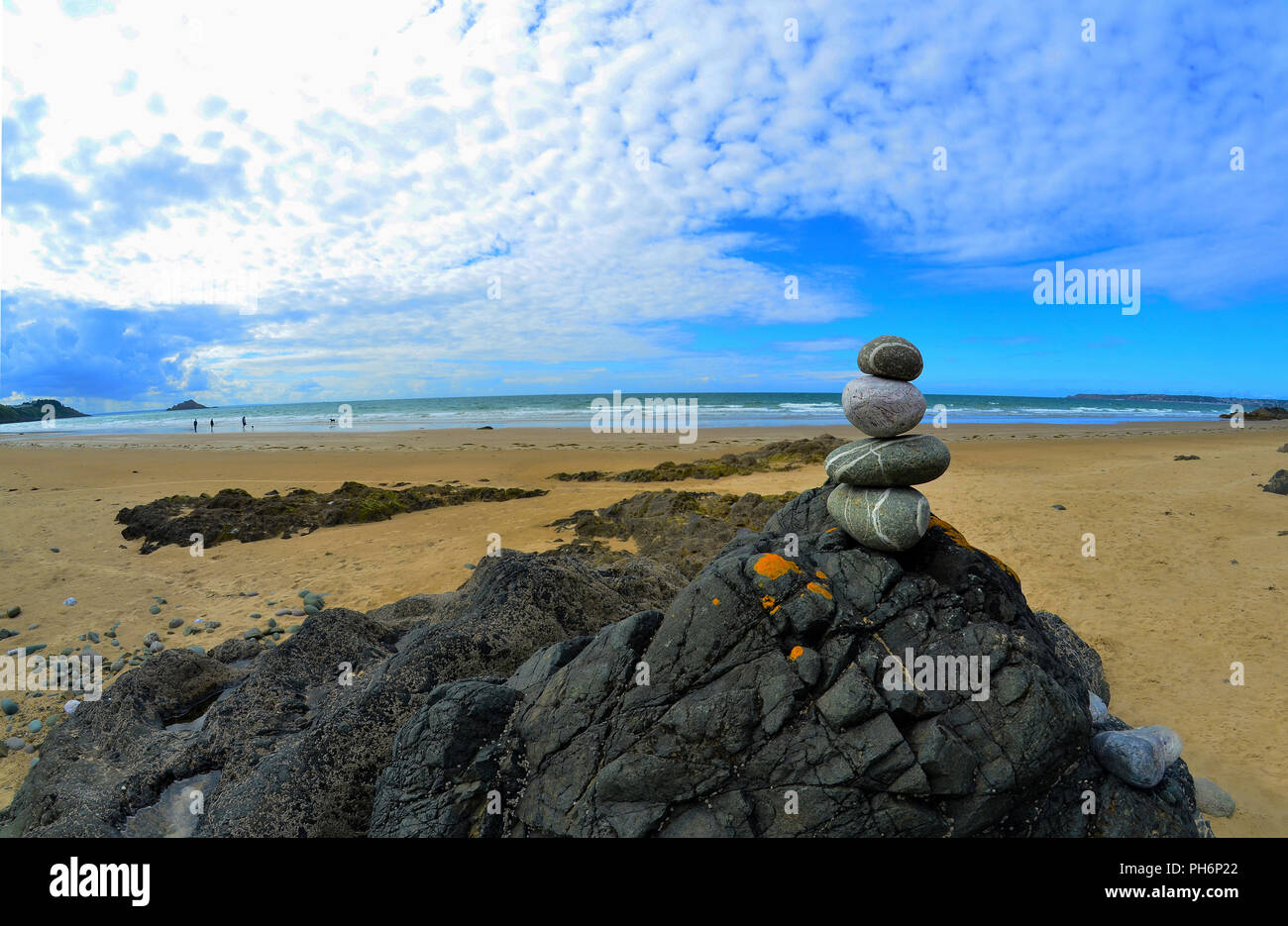 Stone stack beach hi-res stock photography and images - Alamy