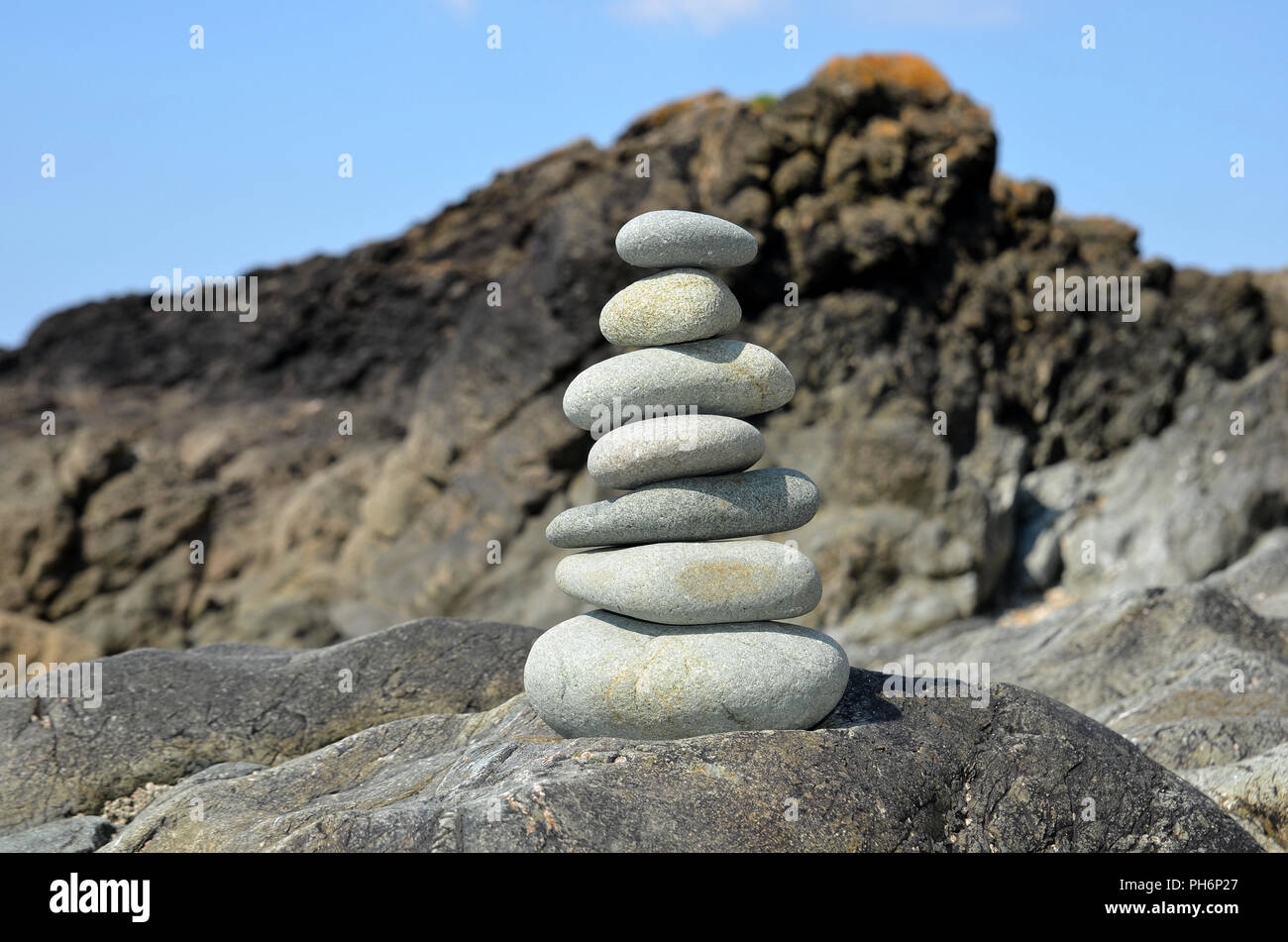 Stone stack beach hi-res stock photography and images - Alamy