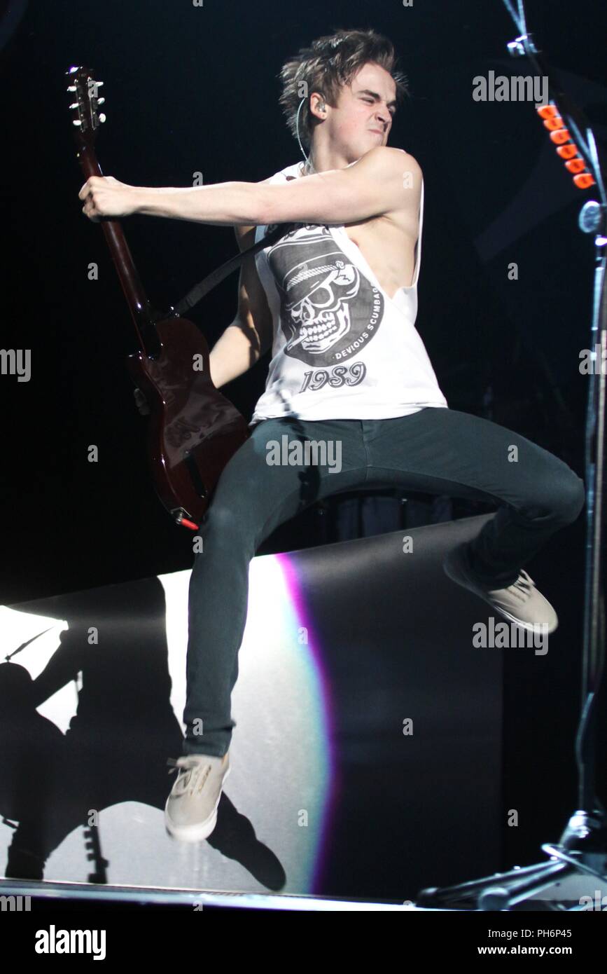 Mcfly Performing Stock Photos & Mcfly Performing Stock Images - Alamy