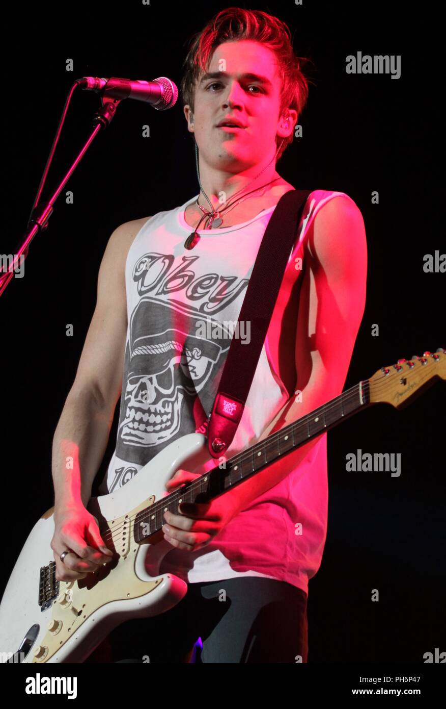 Mcfly performing hi-res stock photography and images - Alamy