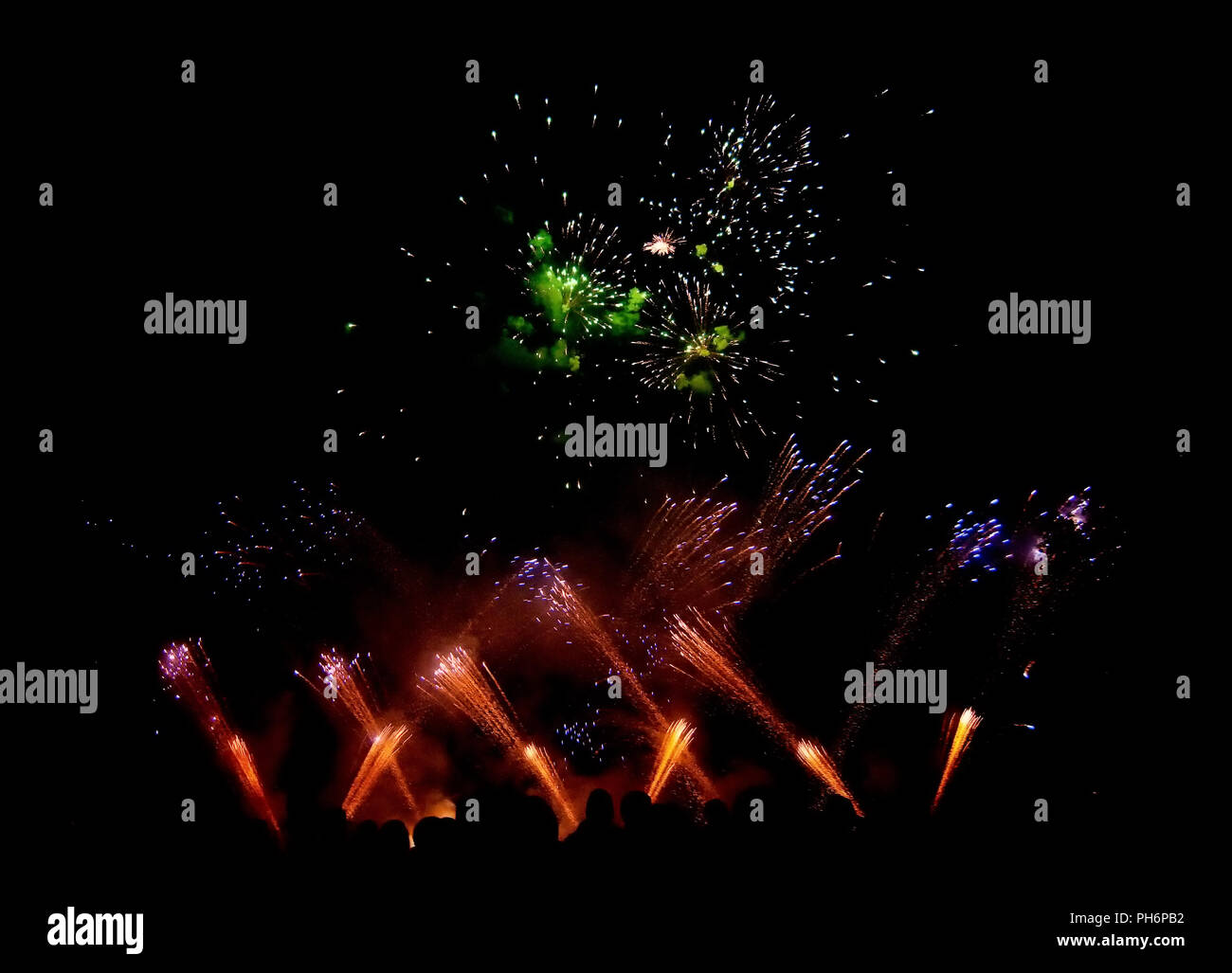 Exploded fireworks hi-res stock photography and images - Alamy