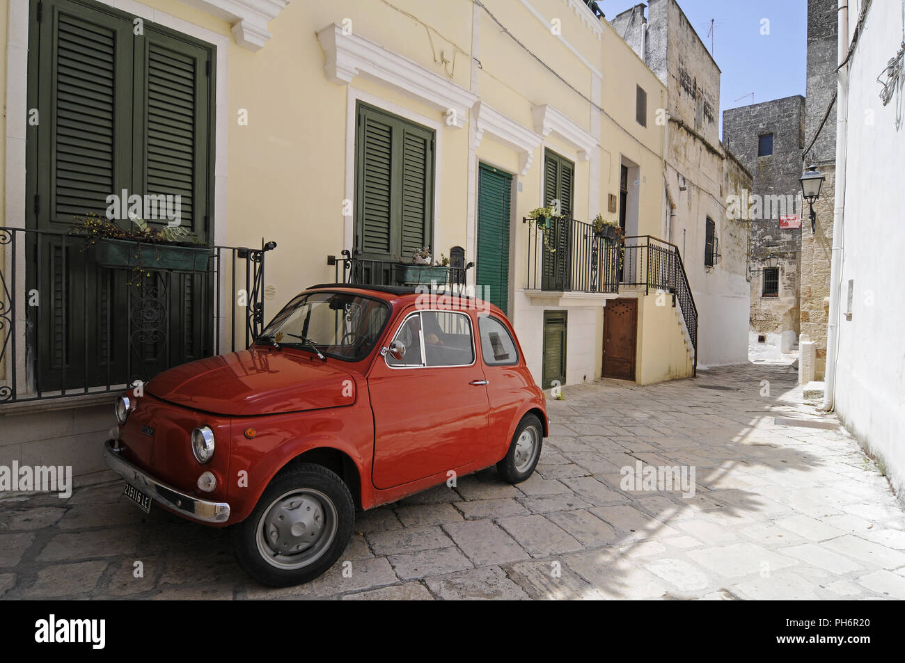 Red Fiat 500 car Stock Photo - Alamy