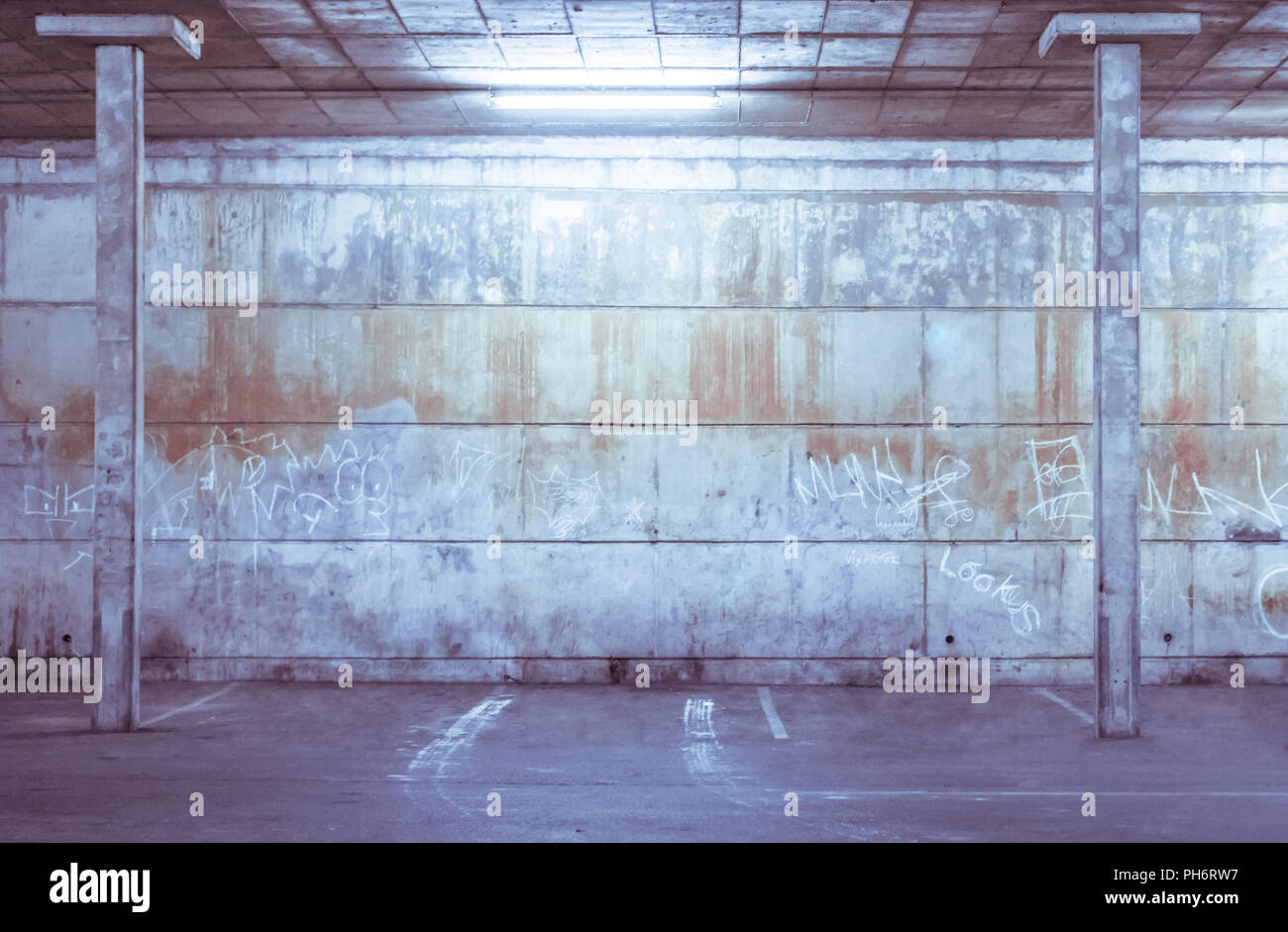 Empty warehouse room with concrete walls and floor Stock Photo - Alamy
