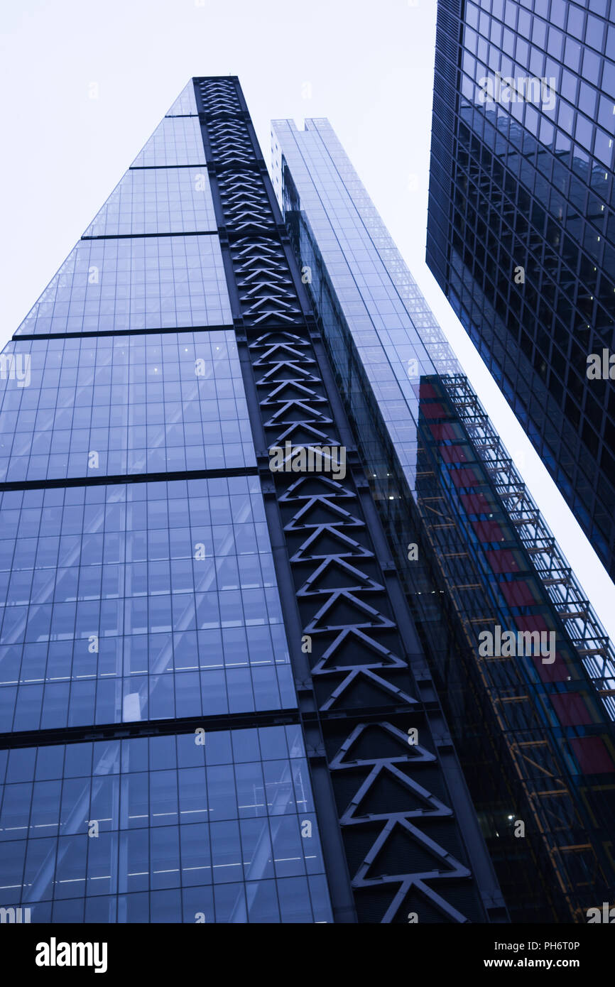 Contemporary glass building hi-res stock photography and images - Alamy