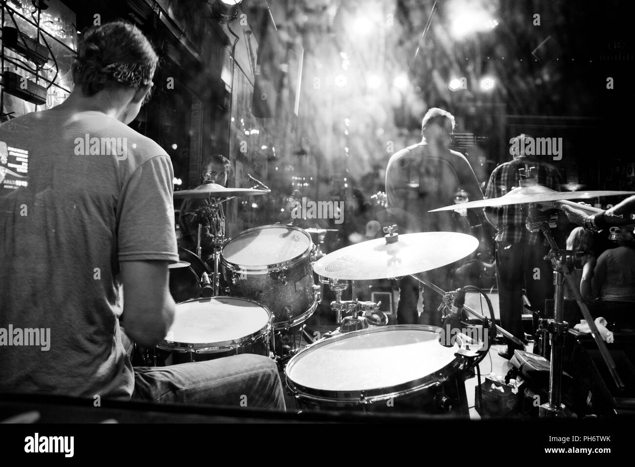 Live drums hi-res stock photography and images - Alamy