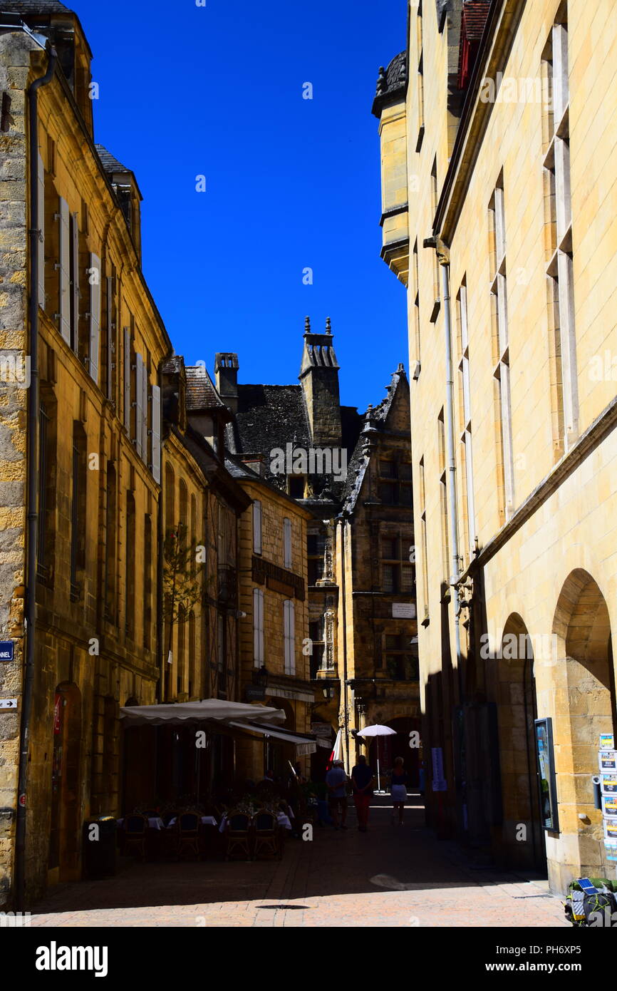 Architecture and street scenes from the medieval village of Sarlat-la ...